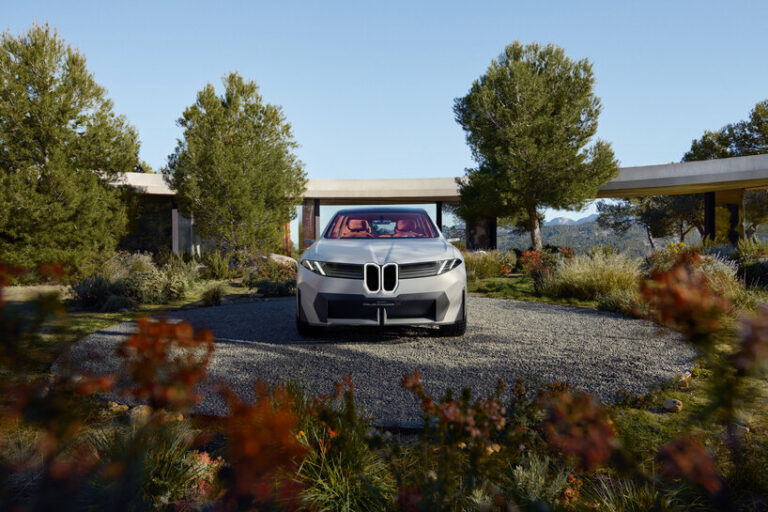 BMW unveils new vision neue klasse X with 3D sculpture, recycled ...