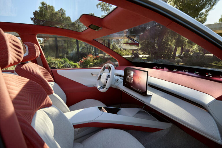 BMW unveils new vision neue klasse X with 3D sculpture, recycled ...