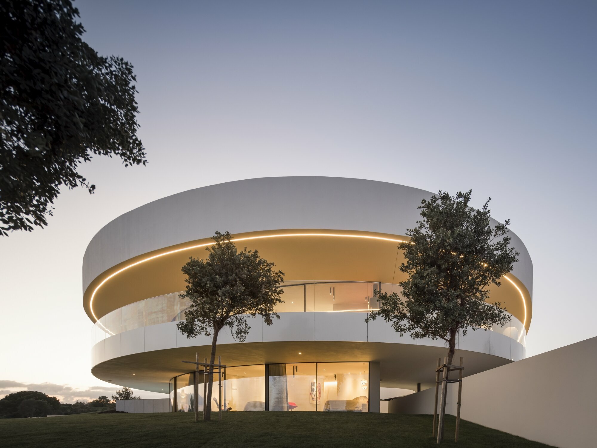 defying orthogonality with curved windows that merge architecture and ...