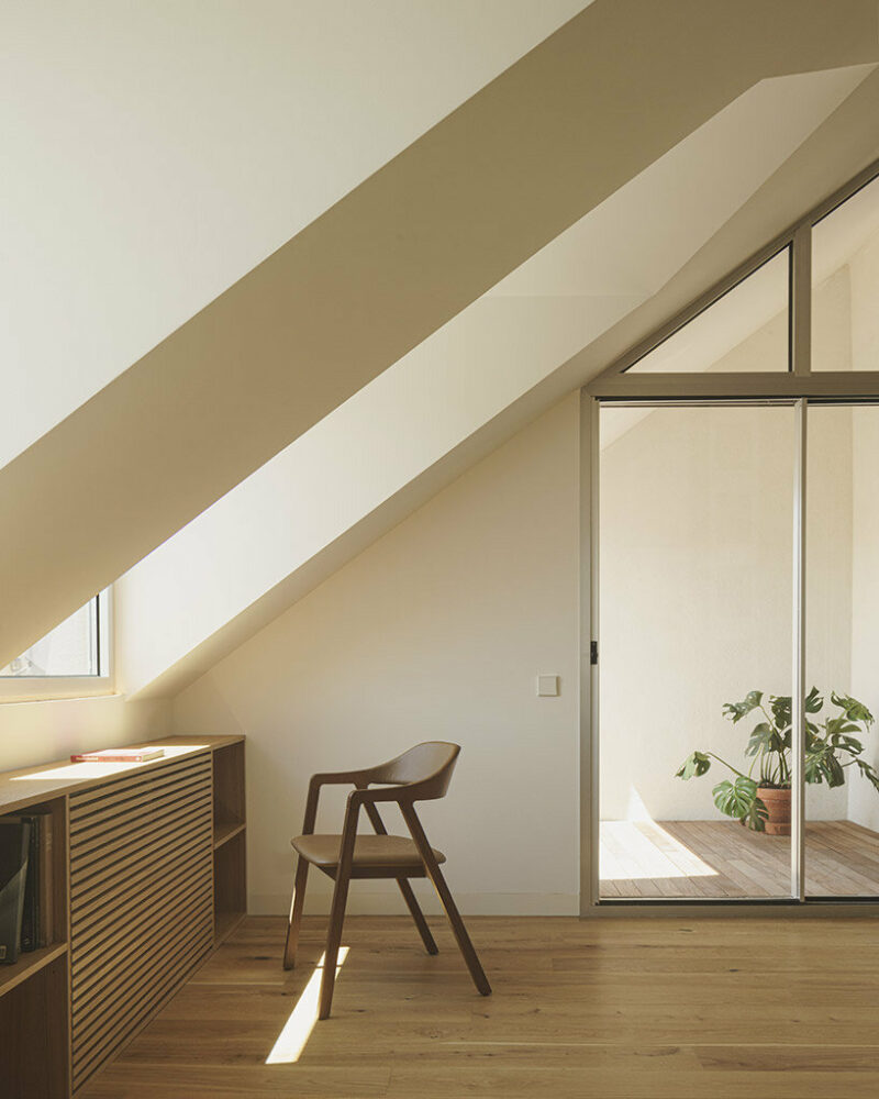 zooco estudio converts madrid office space into duplex apartment