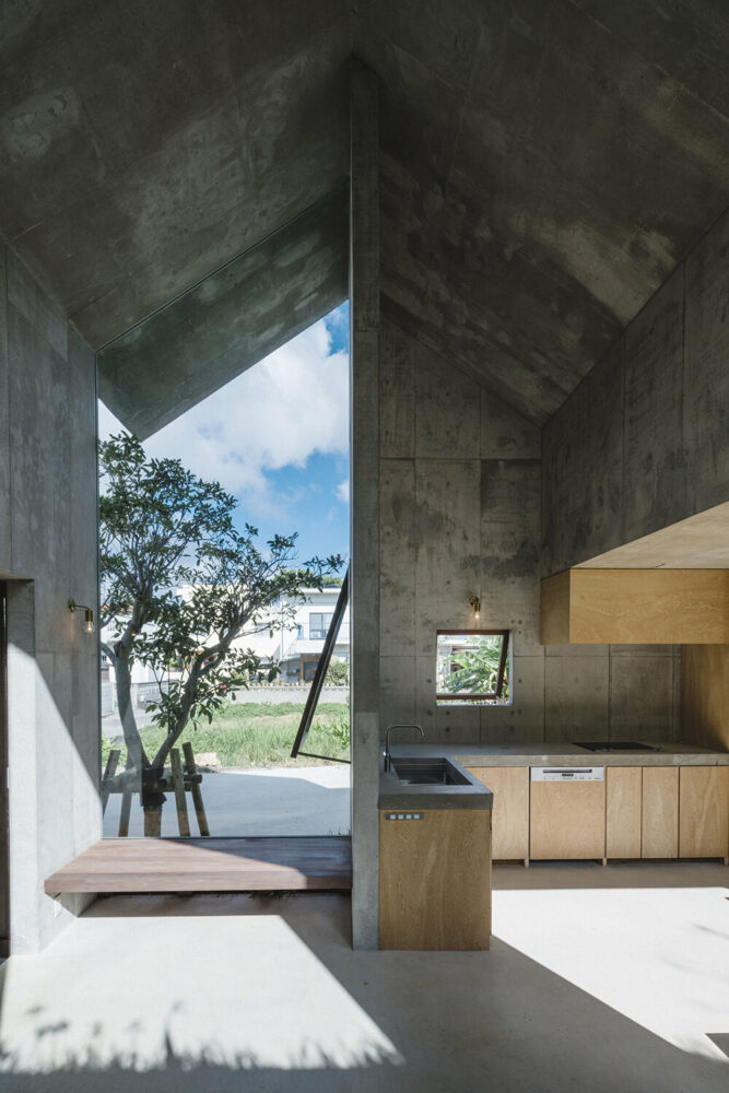 studio cochi architects' house in sonda curves & splits around a garden