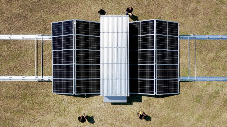 Revolutionizing Energy: SolarCont's Mobile Solar Container - Designboyo