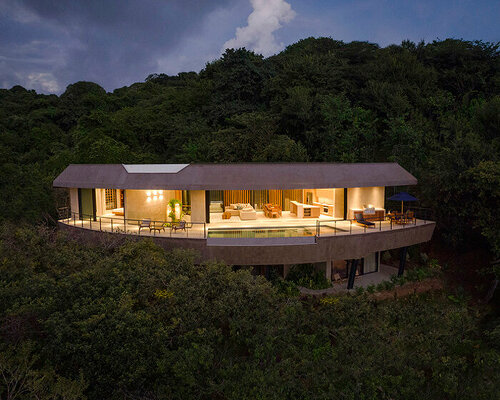 zU-studio's private house in costa rica resembles a flying bird