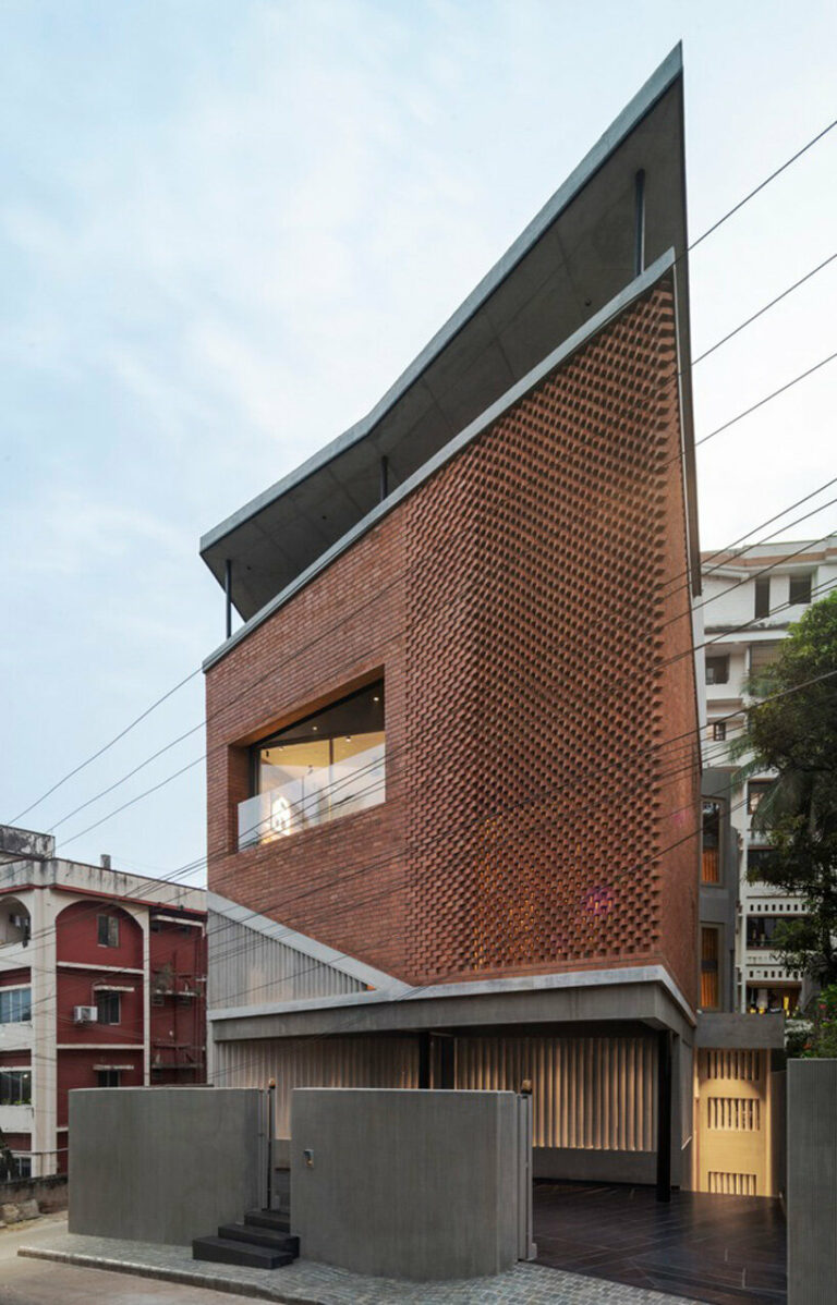 patterned brickwork enfolds residence by purple ink studio in india