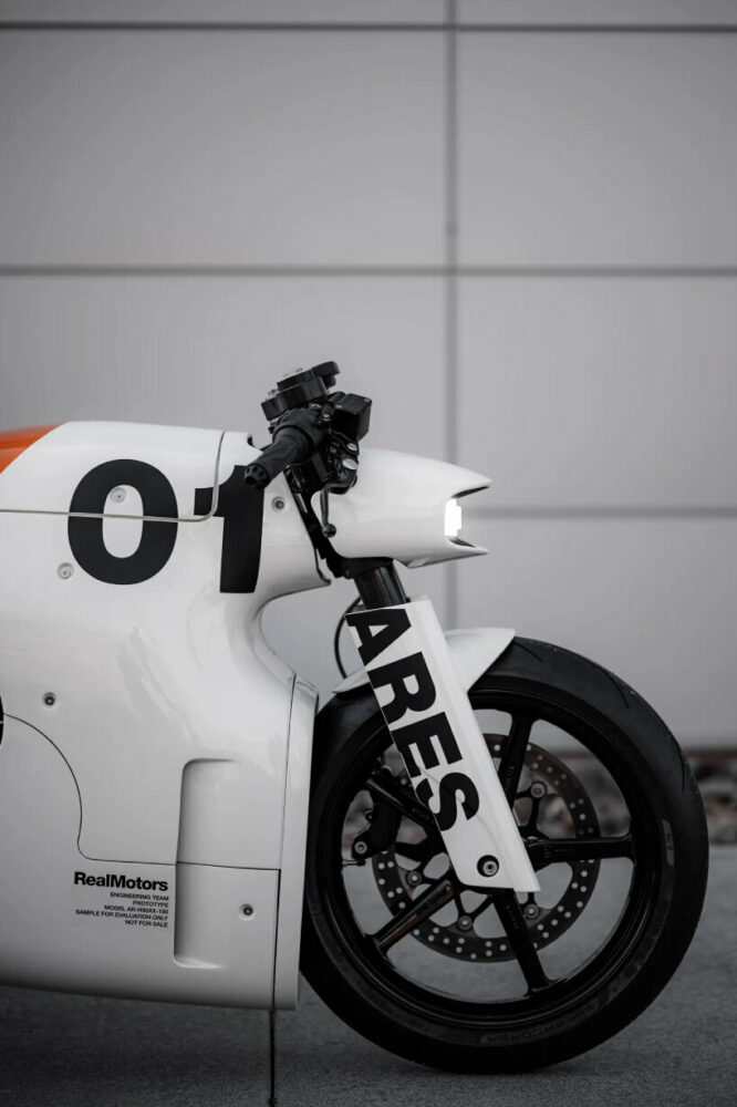 La ciencia ficción se une al Café Racer eléctrico en el último proyecto - Moto project : ARES