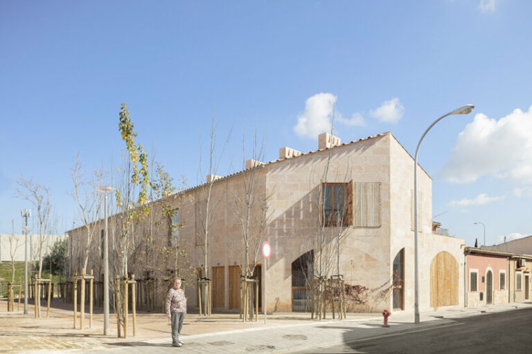 thick marés sandstone walls compose 19 social housing, salvador espriu ...