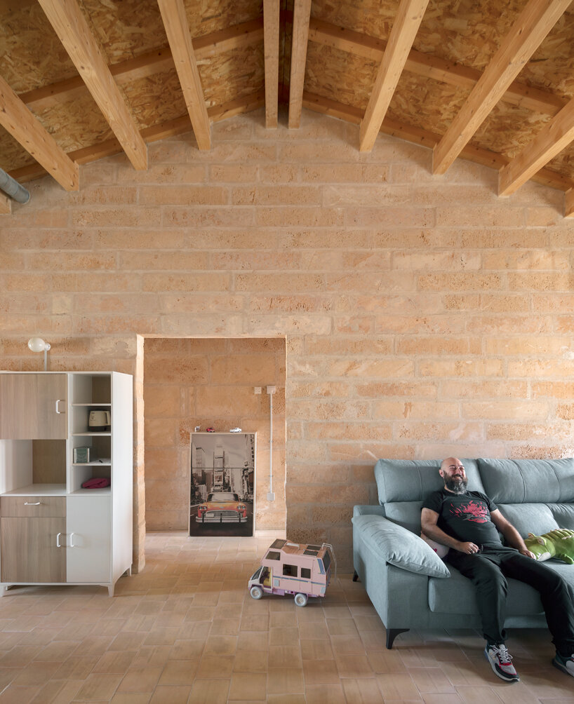 thick marés sandstone walls compose 19 social housing, salvador espriu ...