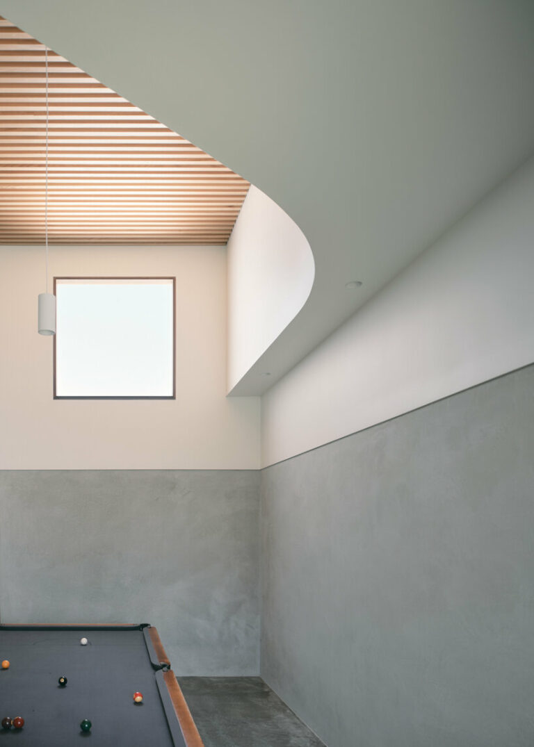 ribbed timber screens protect australian house from subtropical sun and ...