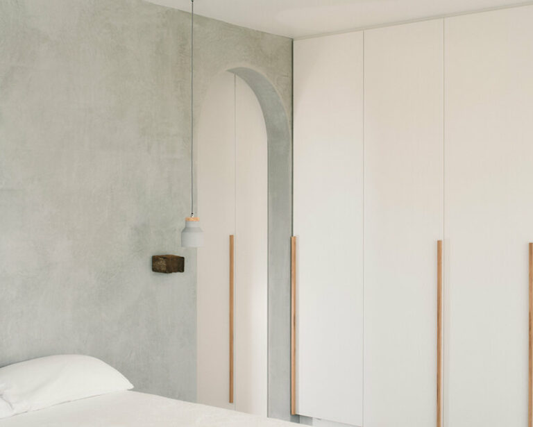 ribbed timber screens protect australian house from subtropical sun and ...