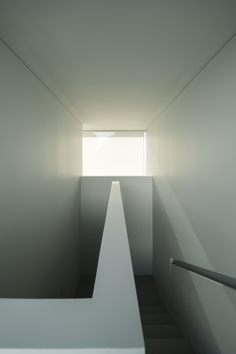 fran silvestre's latest house reveals compluvium-like core in madrid