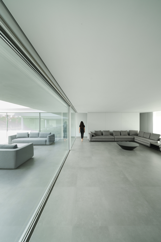 fran silvestre's latest house reveals compluvium-like core in madrid