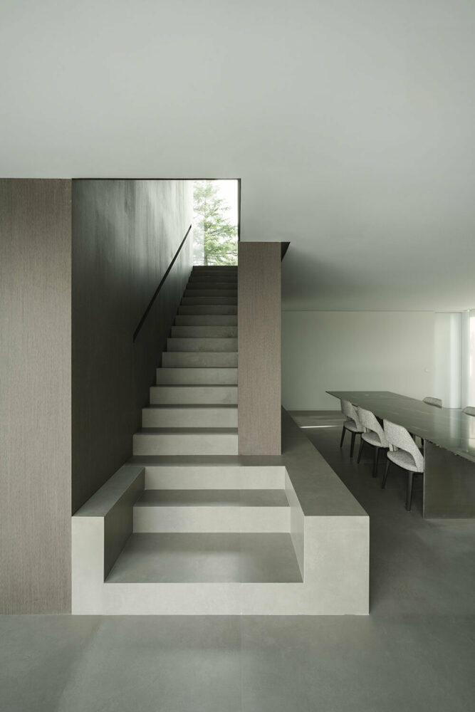fran silvestre's latest house reveals compluvium-like core in madrid