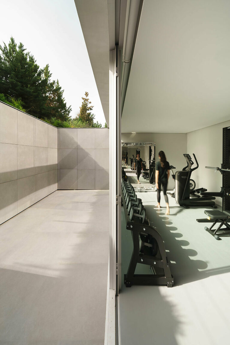 fran silvestre's latest house reveals compluvium-like core in madrid