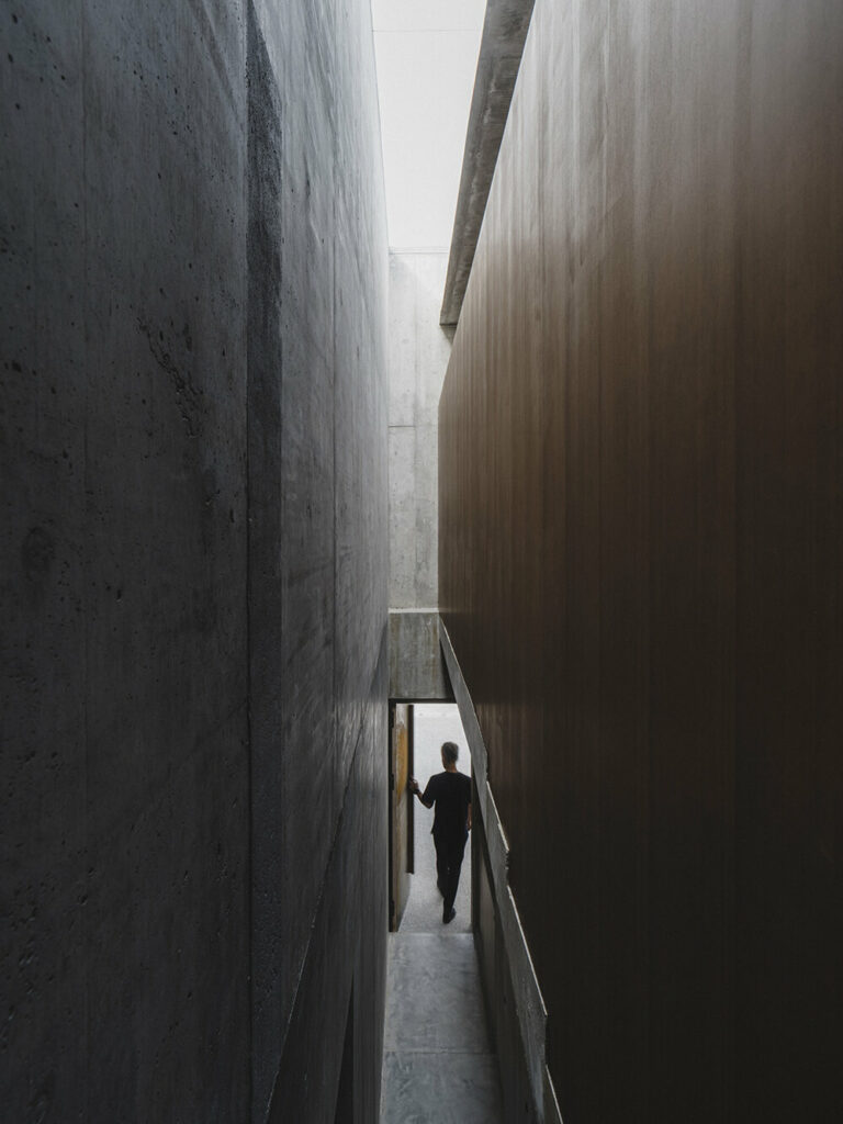 studio cochi architects' house in nishizaki is a windowless concrete block