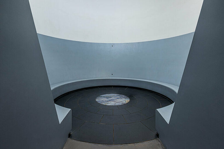 danica o. kus captures james turrell's skyspace in canberra