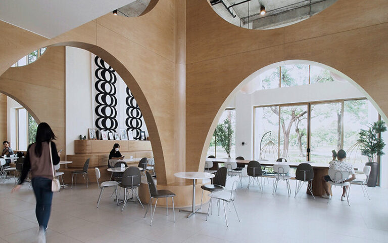 a system of repetitive arch frames defines ASWA's café in bangkok