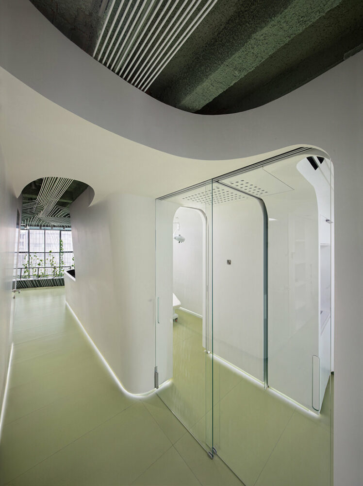 shape-shifting rod curtain and curved walls take over parkway clinic in ...