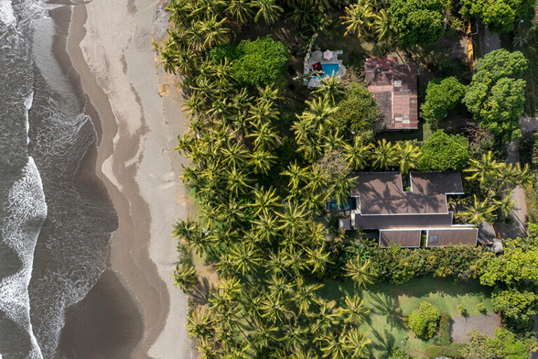 inverse project completes bioclimatic 'beach barn' in costa rica