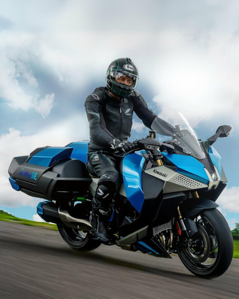 kawasaki runs world’s first public demo of hydrogen motorcycle with ...
