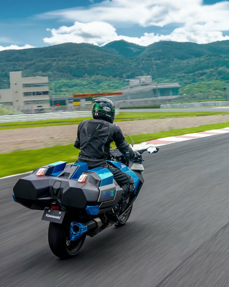 kawasaki runs world’s first public demo of hydrogen motorcycle with ...