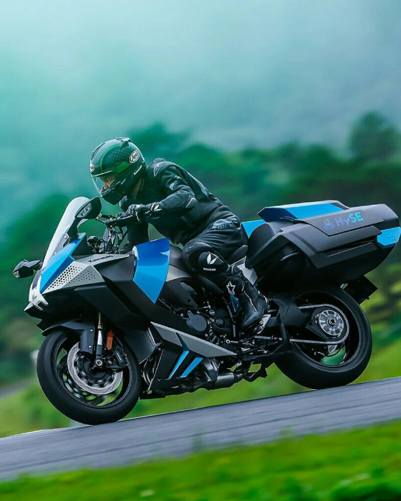 kawasaki runs world’s first public demo of hydrogen motorcycle with ...