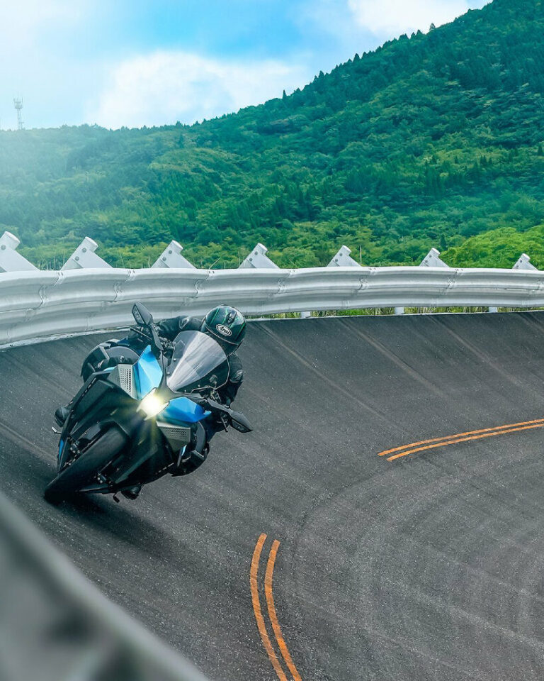 kawasaki runs world’s first public demo of hydrogen motorcycle with ...