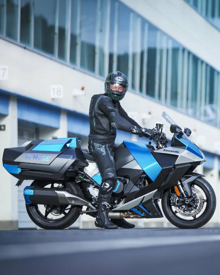 kawasaki runs world’s first public demo of hydrogen motorcycle with ...