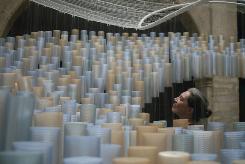 a thousand 3D printed pieces shape atelier DARN's RHUBARB sculpture