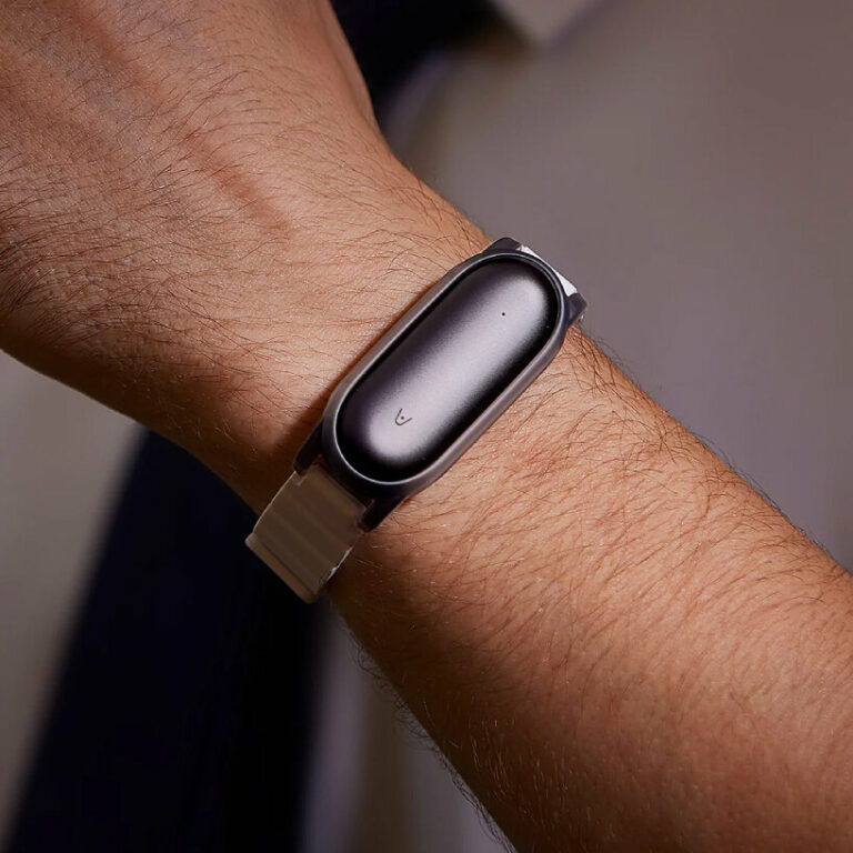 PLAUD’s wearable AI notetaker pin transcribes and summarizes ...