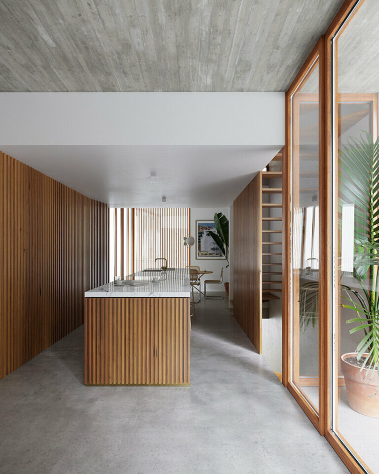 albert brito's catalan 'casa 1404' glows through timber screens