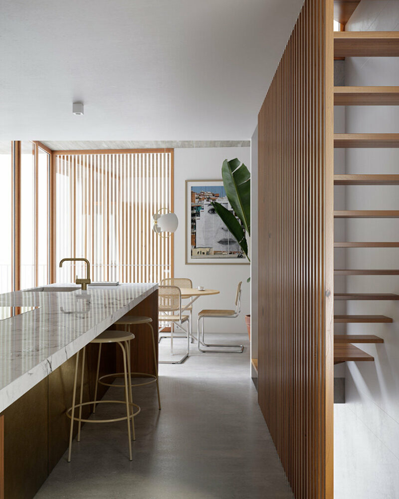 albert brito's catalan 'casa 1404' glows through timber screens