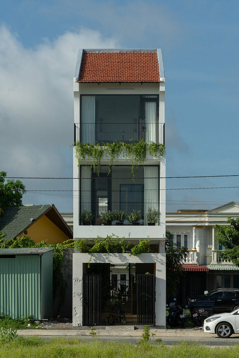 dual facades and central skylight illuminate dat tran's residence in western vietnam