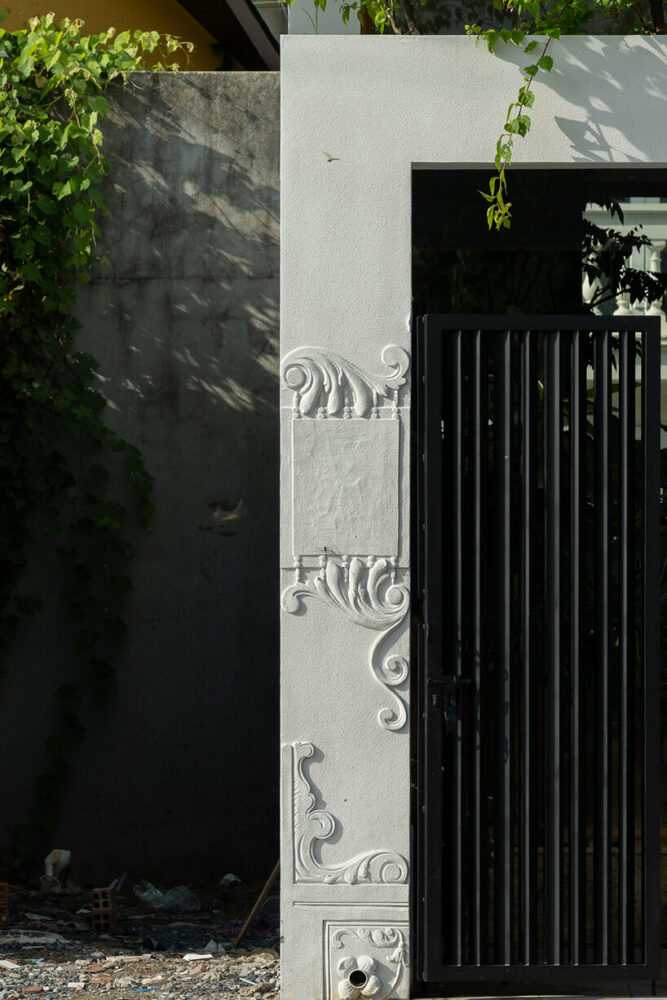 dual facades and central skylight illuminate dat tran's residence in western vietnam