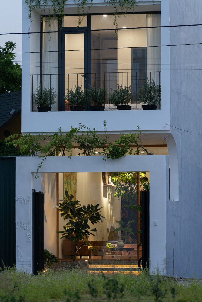 dual facades and central skylight illuminate dat tran's residence in western vietnam