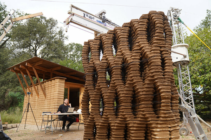 HASSELL reveals 3D printed earth building in hope village, tanzania