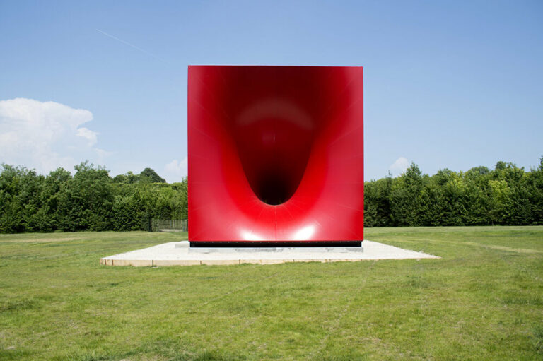 anish kapoor's monadic singularity invites spiritual journeys at ...