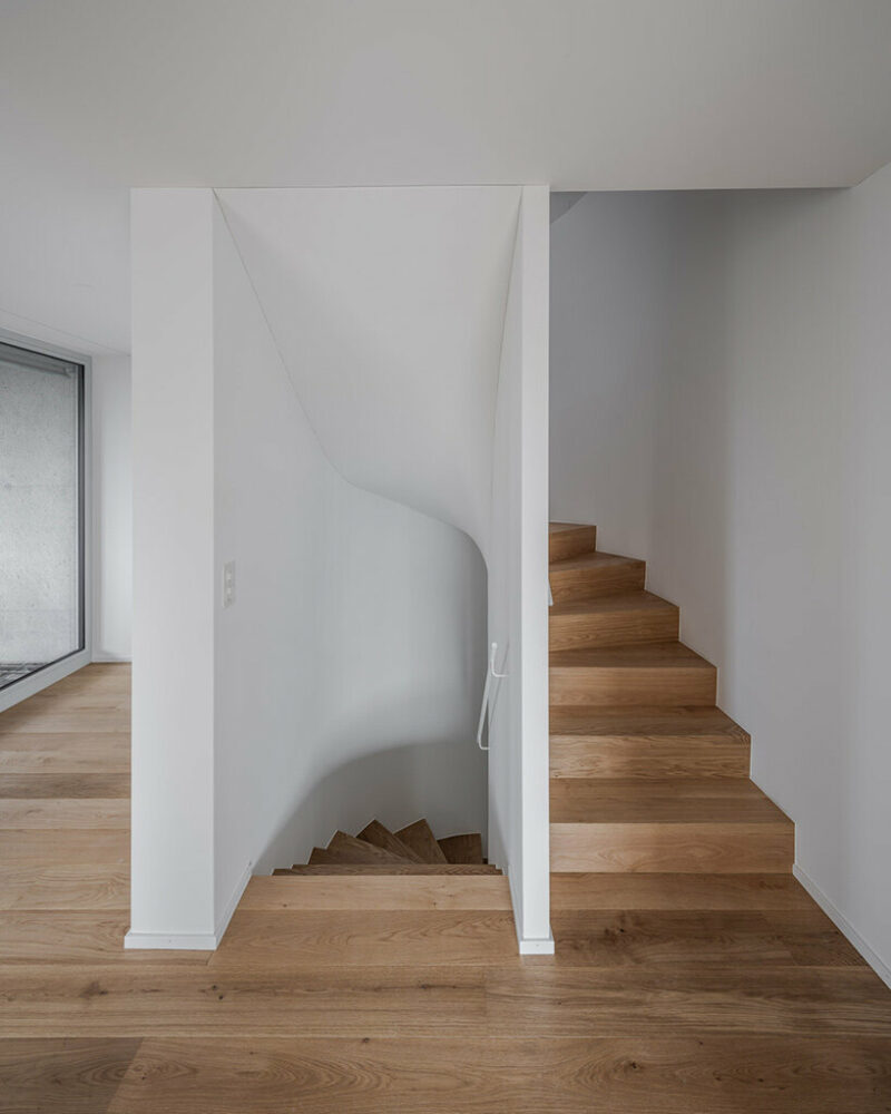 folding concrete fronts kohlerstraumann's triplex in switzerland.