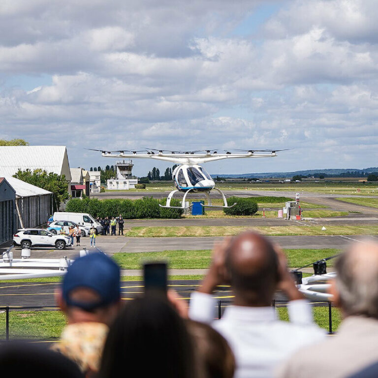 volocopter’s eVTOL completes crewed test flight at a vertiport in paris ...