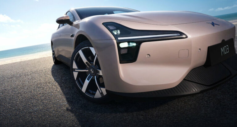 Xpeng releases MONA M03 electric cars with heat-insulating skylight and ...