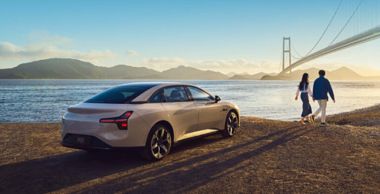 Xpeng releases MONA M03 electric cars with heat-insulating skylight and ...