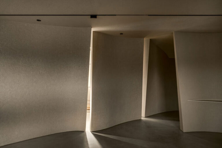 studio X4 explores open-plan living concept through curved diagonal partition