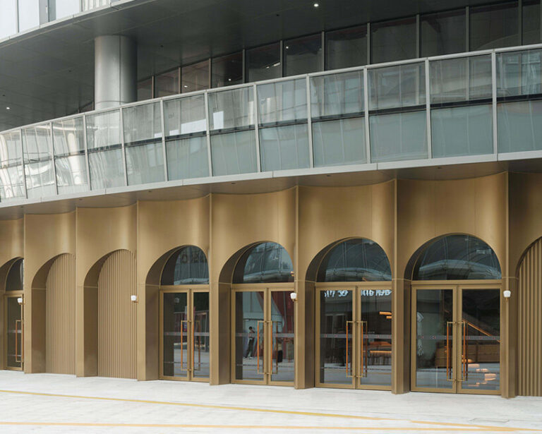 neri&hu mimics classical arena with arcaded theater in shanghai