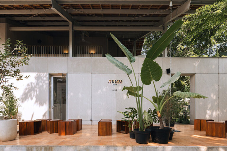 platform architects' titik temu café is a 'tropical house' in jakarta