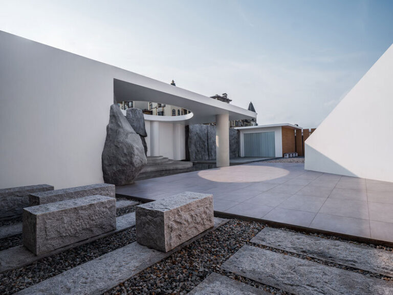 cylindrical columns and stone steps outline resoul rooftop concept store
