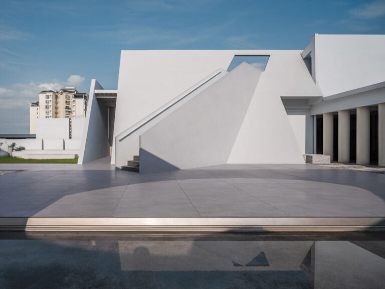 cylindrical columns and stone steps outline resoul rooftop concept store