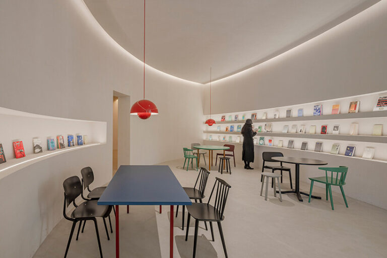 HAS encloses minimalist 'simple art museum’ with undulating roof