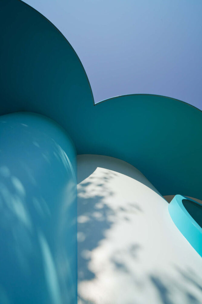 little blue cloud kiosk settles in burlington’s historic city hall park