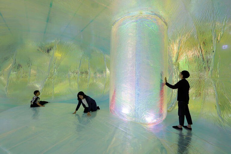akihito okunaka's balloon-like sculpture conjures synesthesia at WHAT MUSEUM