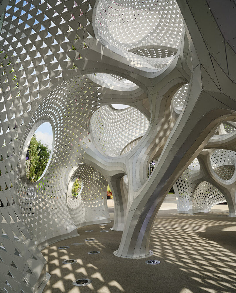 aluminum clads curved porsche pavilion by MARC FORNES / THEVERYMANY in ...