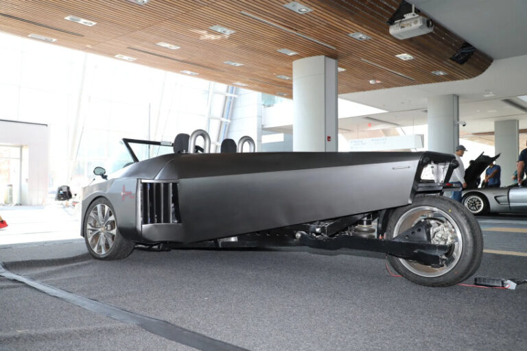 dragonfly three wheeler drives as half-motorcycle, half-steel car
